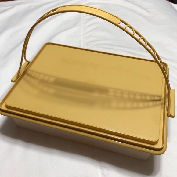 Tupperware | Kitchen | Tupperware Sheet Cake Carrier Rectangle With Lid ...